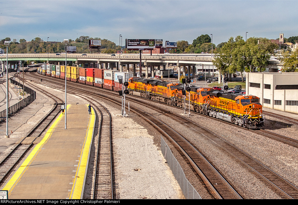 BNSF 7323 Leads R-LHALPC1-06